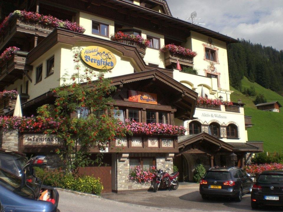 "Hotel Bergfried" Aktiv- & Wellnesshotel Bergfried (Tux/Zillertal ...