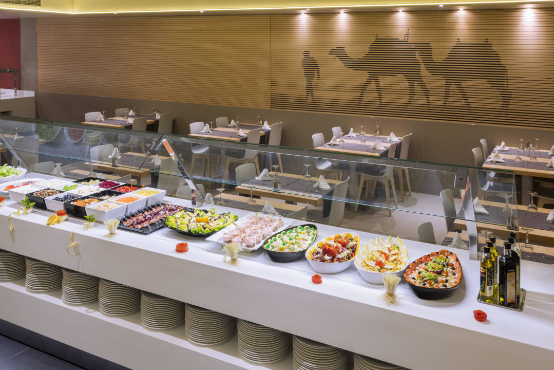 "Buffet" Hotel Alhambra (Santa Susanna) • HolidayCheck (Katalonien ...