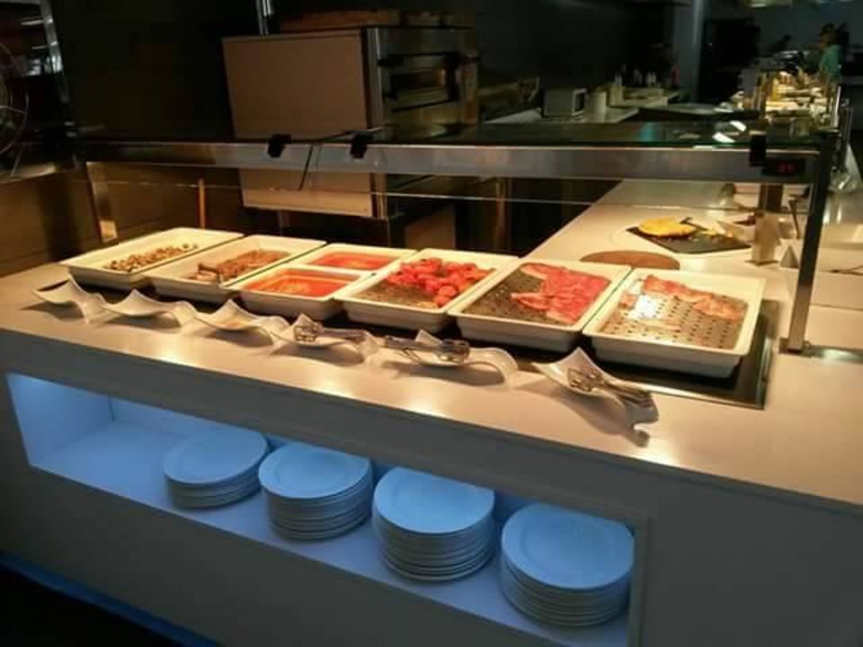 "Tolles Buffet" Hotel Estival Centurión Playa (Cambrils) • HolidayCheck ...