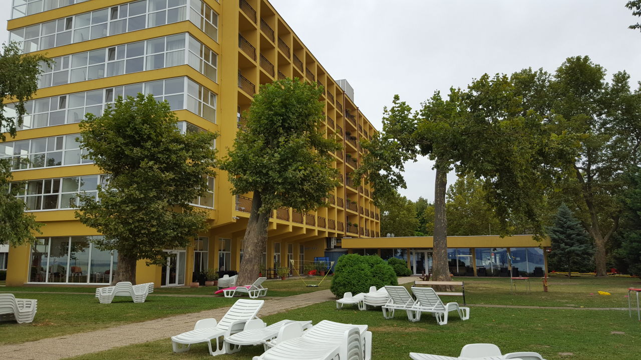 "Außenansicht" Hotel Lido (Siofok) • HolidayCheck (Plattensee / Balaton ...