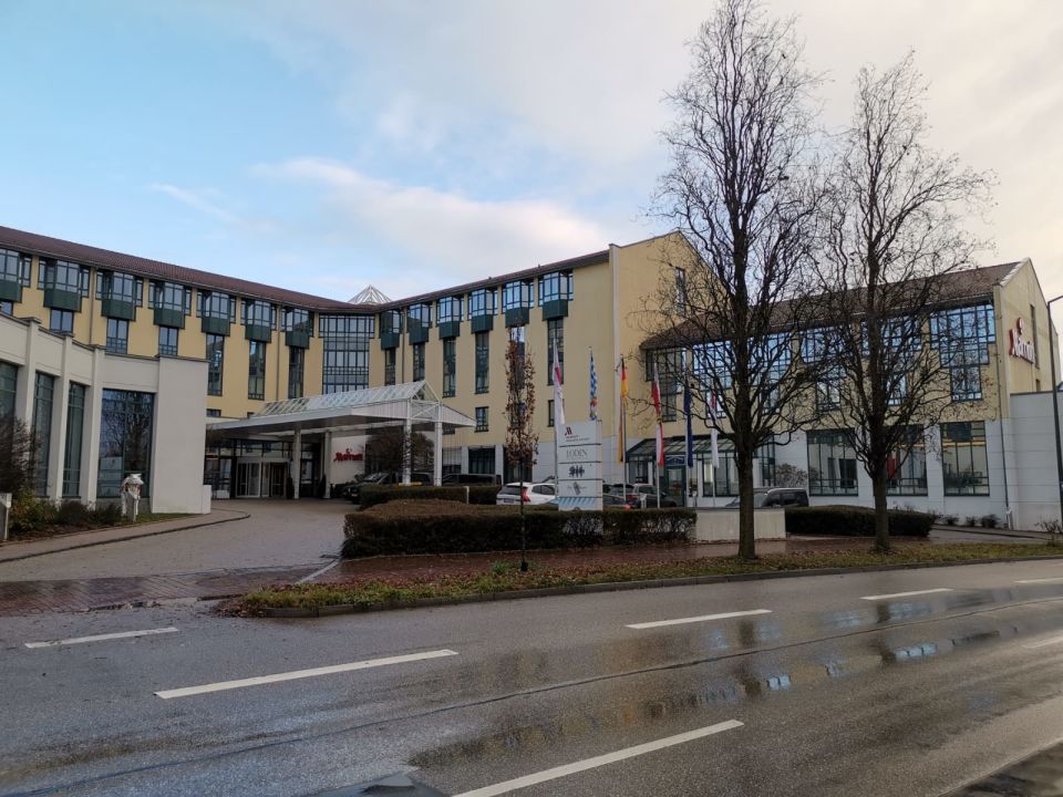 "Außenansicht" München Airport Marriott Hotel (Freising) • HolidayCheck ...