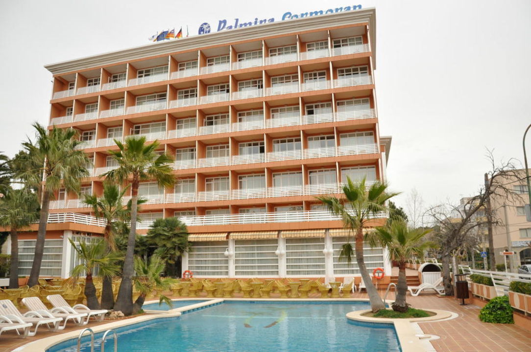 "Frontansicht mit Pool!" allsun Hotel Cormoran (Peguera) • HolidayCheck ...