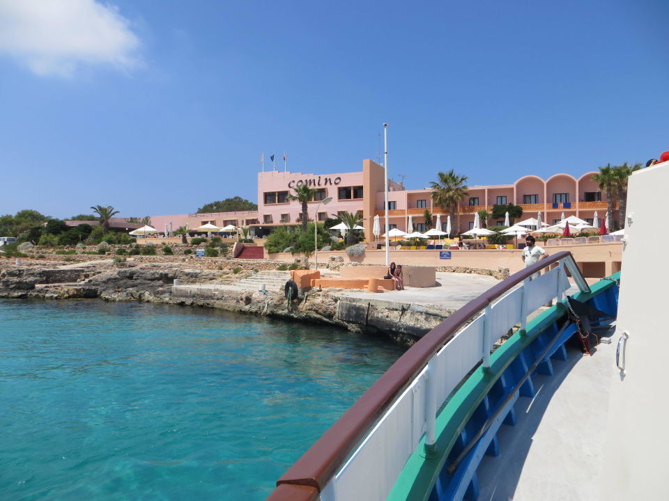 "Das Hotel vom Boot aus gesehen" Comino Hotel & Bungalows (Insel Comino ...