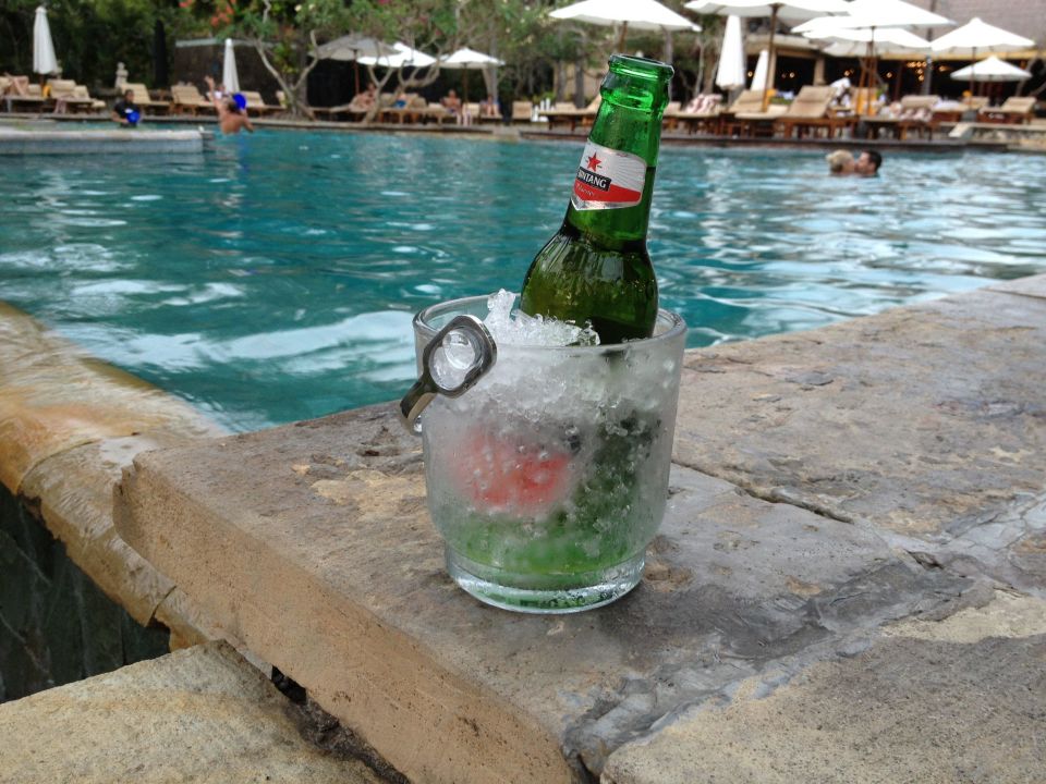 "Pool Bar. Bier im Eiskübel!" The Royal Beach Seminyak Bali - MGallery ...