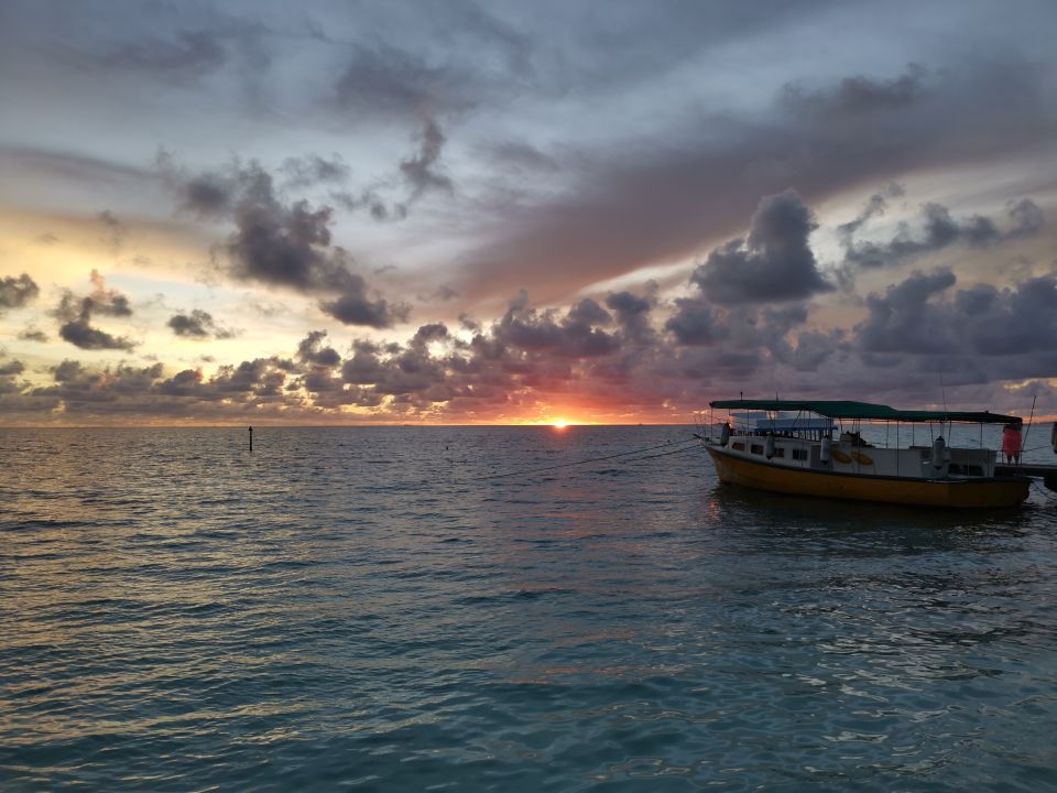"Außenansicht" Embudu Village (Vadhoo Island) • HolidayCheck (Kaafu ...