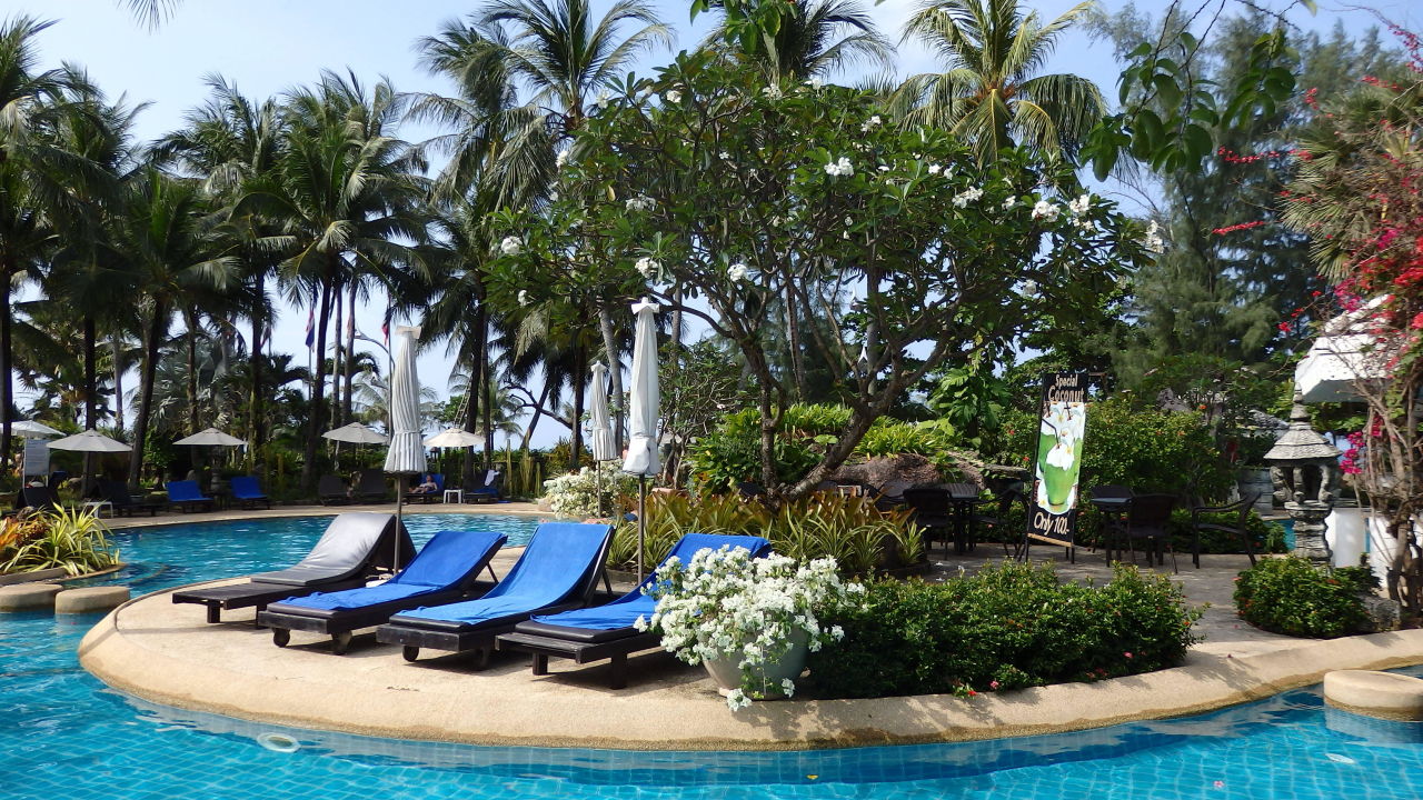 "Hübsche Poollandschaft" Thavorn Palm Beach Resort Phuket (Karon Beach ...