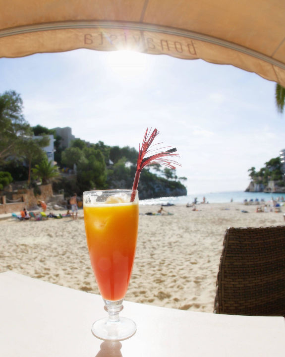 "Cocktail in der Strand-Bar" Apartamentos Cala Santanyi (Cala Santanyi ...