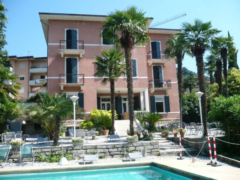 "Villa Moretti" Hotel Villa Moretti (Riva del Garda) • HolidayCheck ...