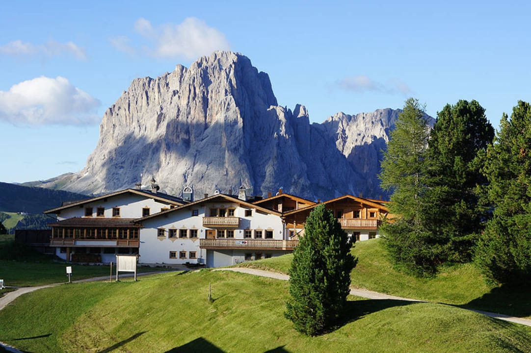 "Almhotel Col Raiser mit L..." Almhotel Col Raiser (Santa Cristina ...