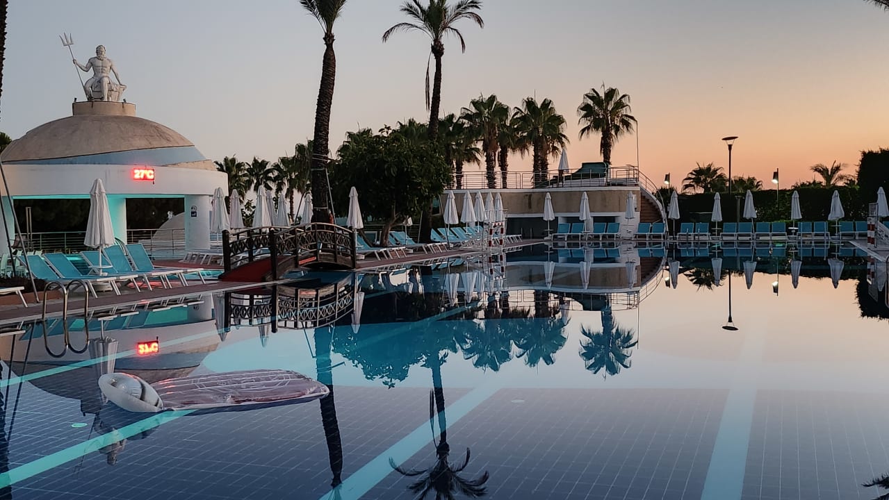 "Pool" Limak Atlantis De Luxe Hotel & Resort (Belek) • HolidayCheck ...