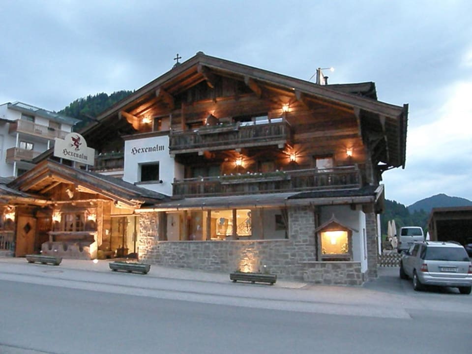 "Ansicht in der Dämmerung" Hotel Restaurant Hexenalm (Söll ...