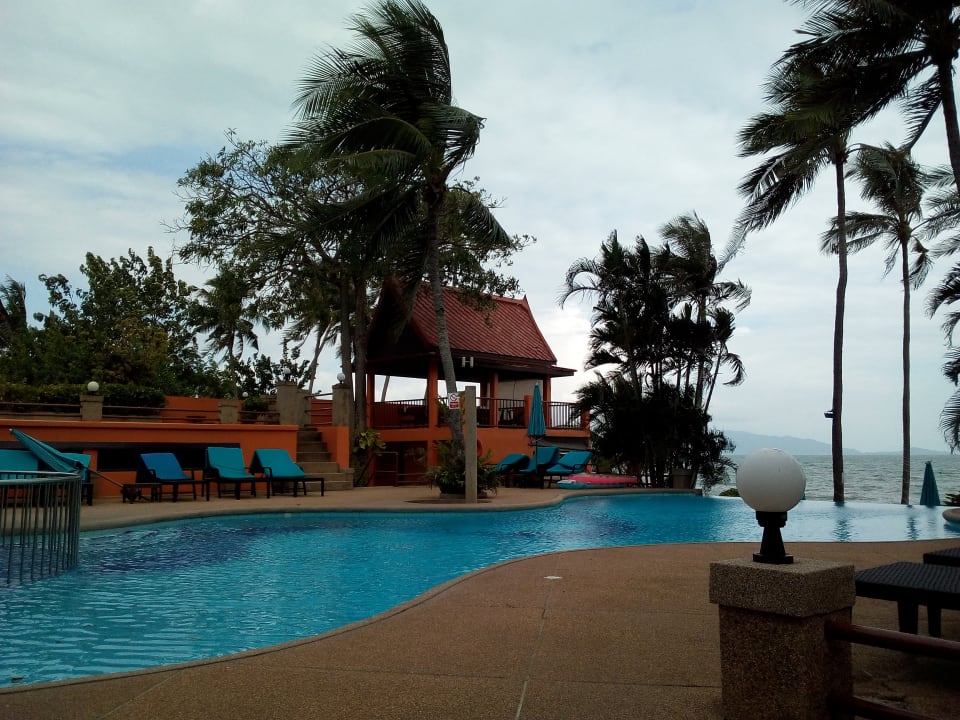 "Pool und Massageabteilung" Pinnacle Samui Resort (Maenam ...