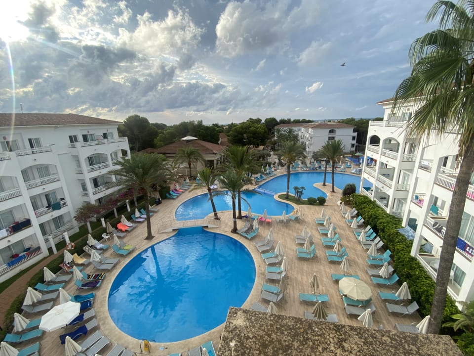 "Morgens um 8 Uhr am Pool ..." TUI SUNEO Green Garden (Cala Rajada ...