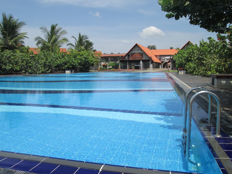 "Wunderschöner Pool Hotel ..." Uga Bay by Uga Escapes (Passikudah ...