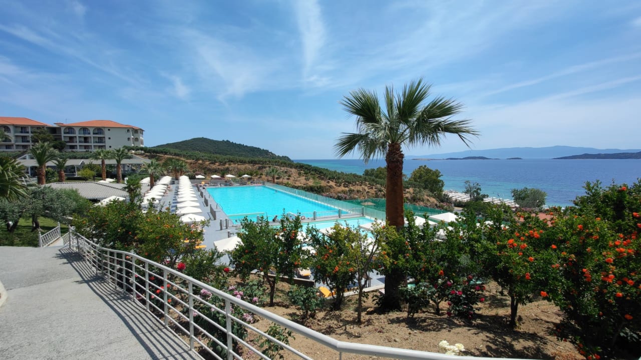 "Infinity Vibes an Pool mi..." Akrathos Beach Hotel (Ouranoupolis ...