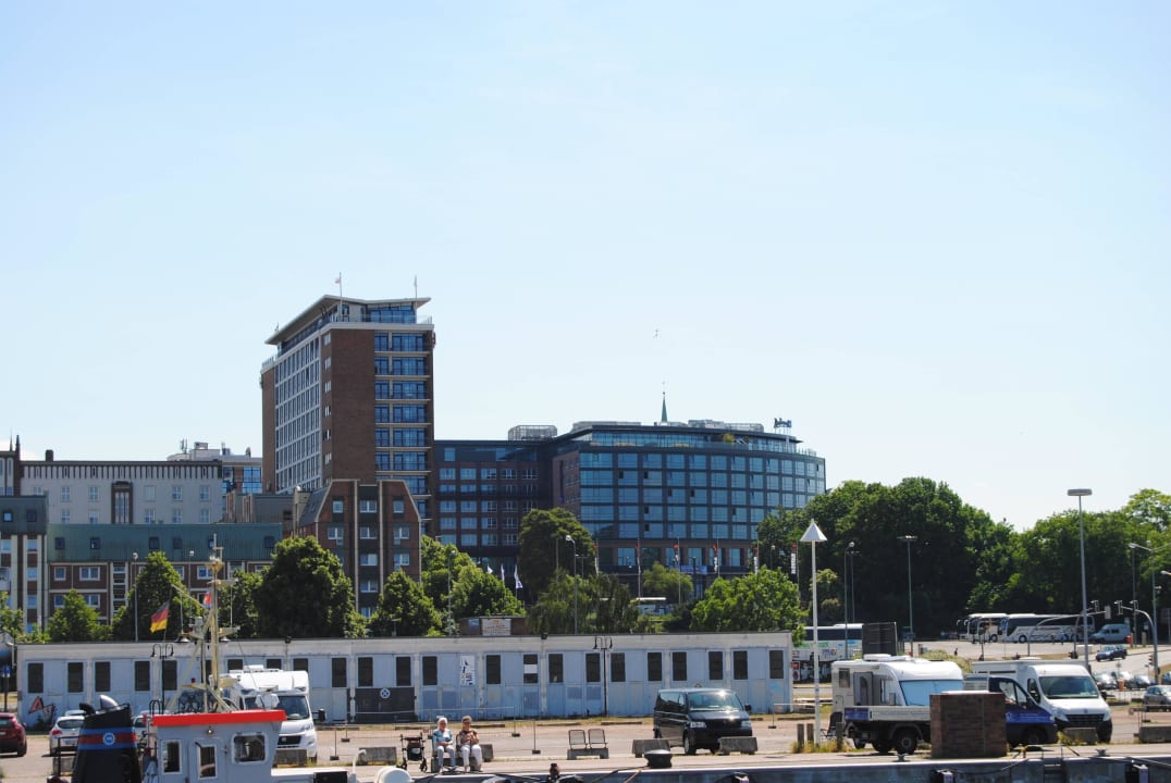 "Hotel vom Hafen aus geseh..." ScanHotels City Rostock (Rostock ...