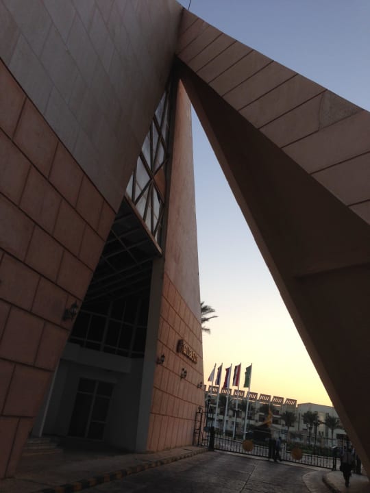 "Eingangs-Pyramide" Crystal Beach Hotel & Aquapark (Hurghada ...