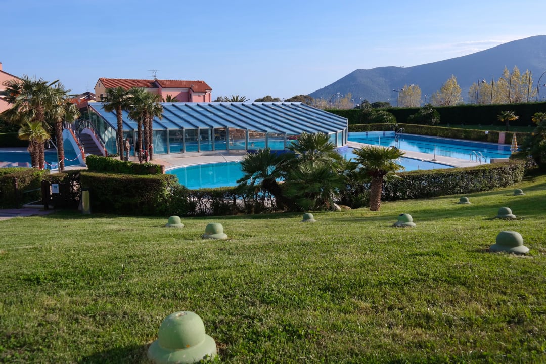 "Pool mit Hallenbad" Loano 2 Village (Loano) • HolidayCheck (Ligurien ...