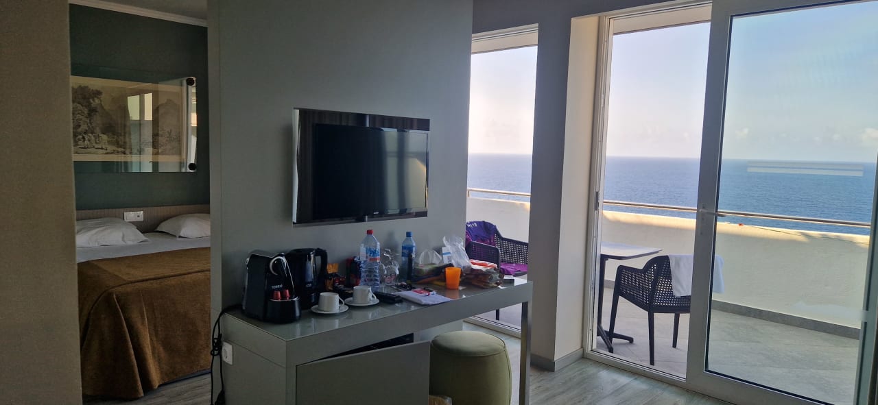 "Balkon" Hotel Orca Praia (Funchal) • HolidayCheck (Madeira | Portugal)