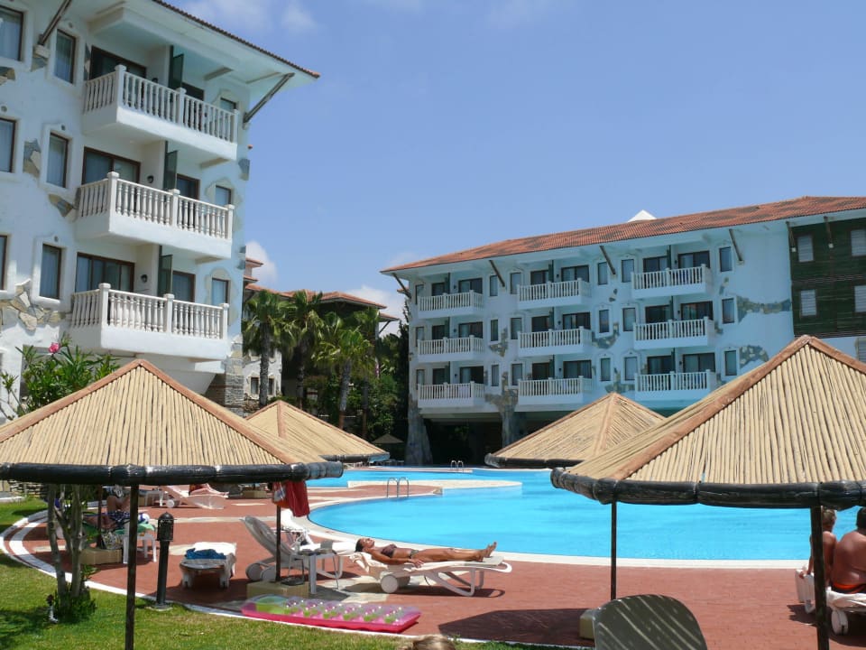 "Sehr schöner Poolbereich ..." Hotel Defne Dream (Colakli ...