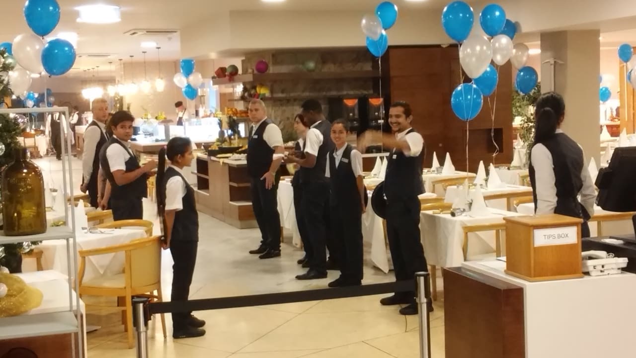 "Begrüßung der Gäste zum A..." Labranda Riviera Hotel & Spa (Mellieha ...