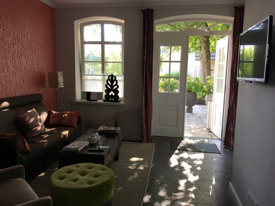 "Wohnzimmer mit Terrasse" Hotel Hof Galerie (Morsum) • HolidayCheck ...