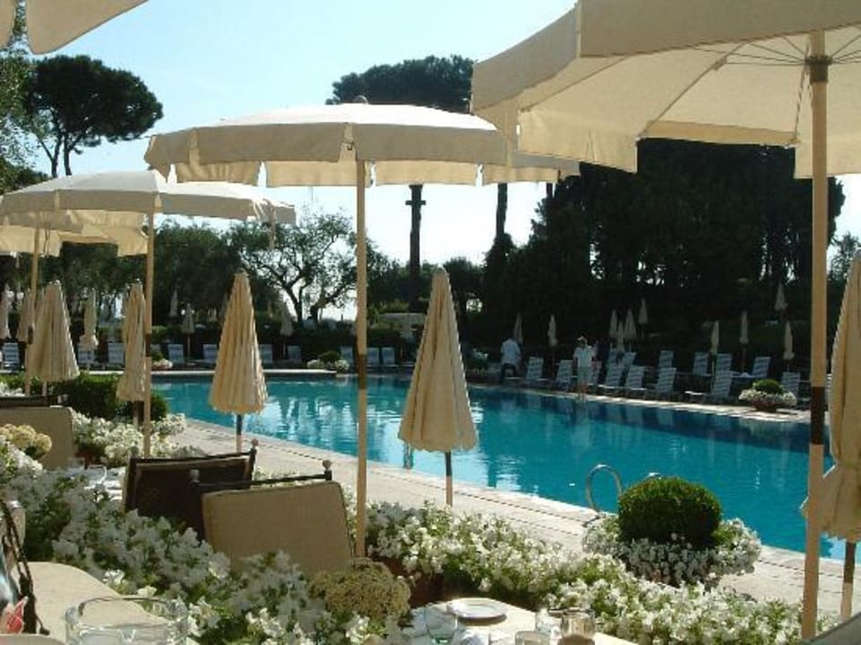 "Frühstück am Pool" Rome Cavalieri, A Waldorf Astoria Hotel (Rom ...