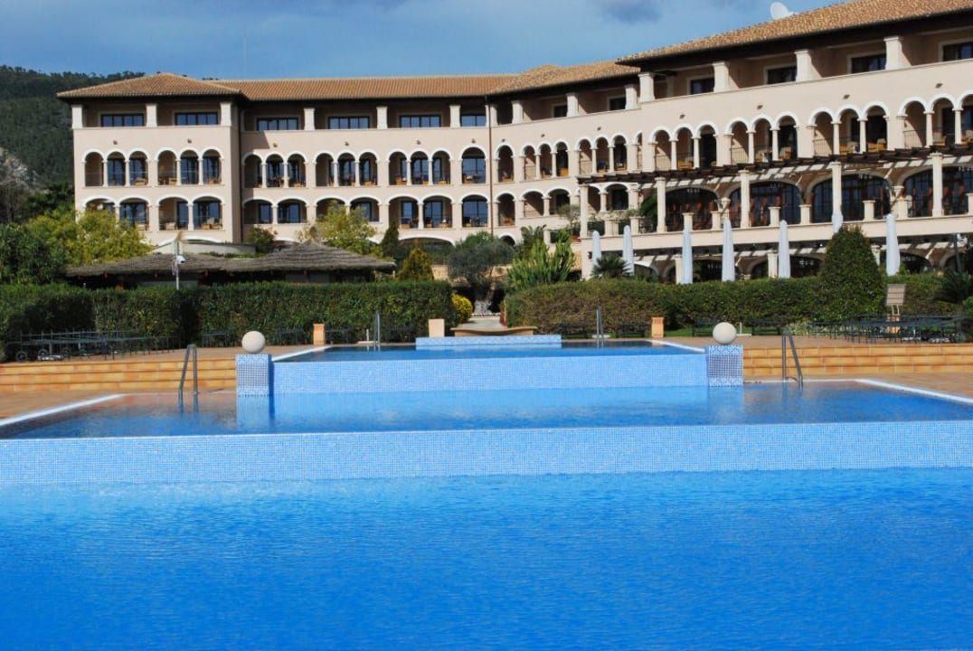 "Infinity Pool" The St. Regis Mardavall Mallorca Resort (Palmanova ...