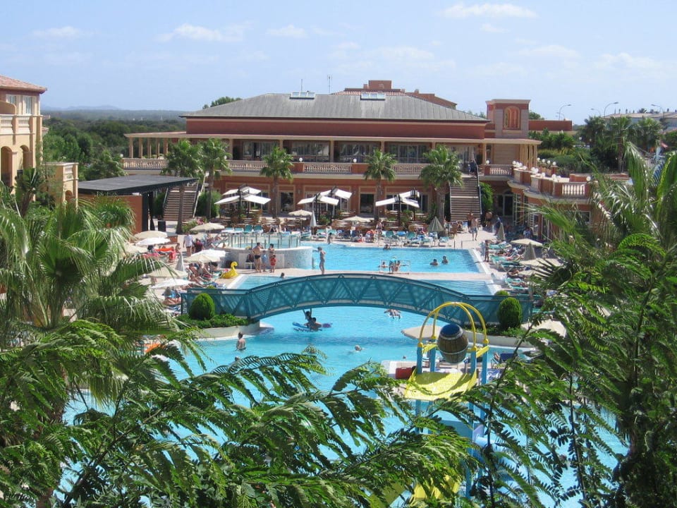 "Pool von oben mit Hauptha..." Grupotel Turquesa Mar (Son Xoriguer ...