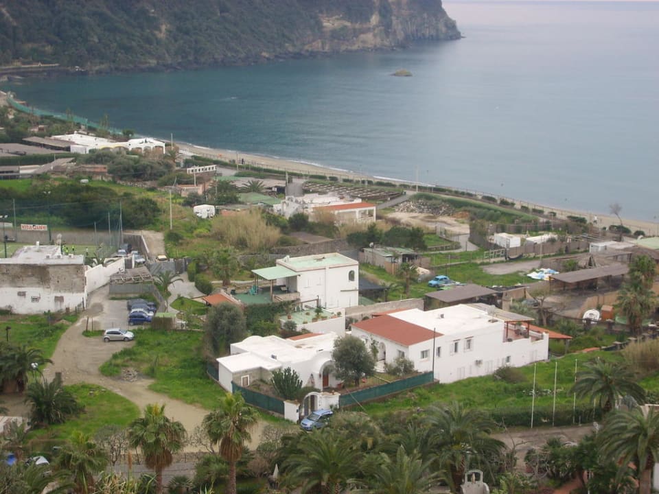 "Das Hotel liegt oberhalb ..." Hotel Terme Villa Teresa (Forio Ischia ...