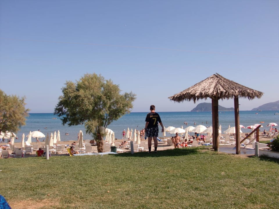 "Poolbereich mit Strandsic..." Galaxy Beach Resort - BW Premier ...