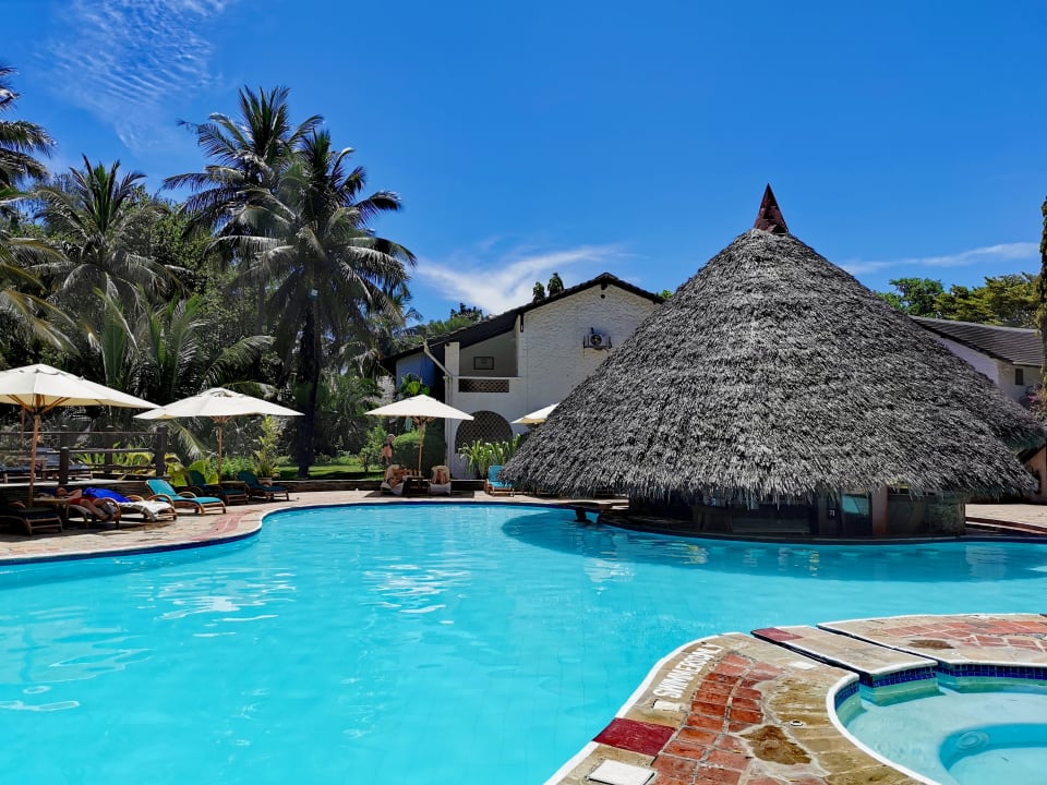 "Pool" Hotel Pinewood Beach Resort & Spa (Galu Beach) • HolidayCheck ...