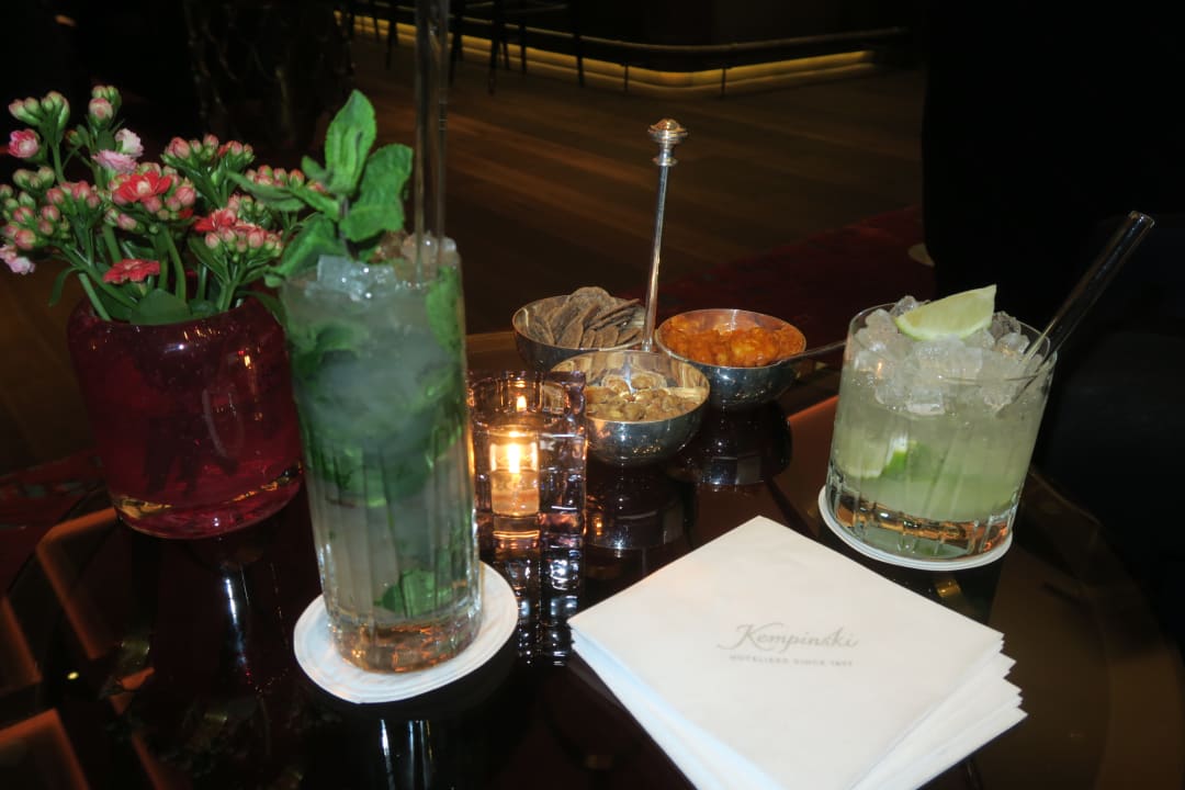 "Lecker Cocktails in der B..." Hotel Atlantic Hamburg (Hamburg ...