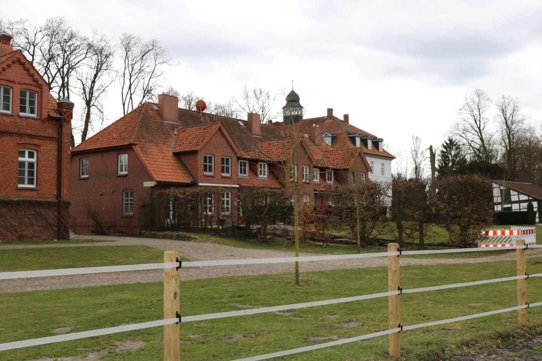 "Außenansicht" Golfhotel Schloss Lüdersburg (Lüdersburg) • HolidayCheck ...