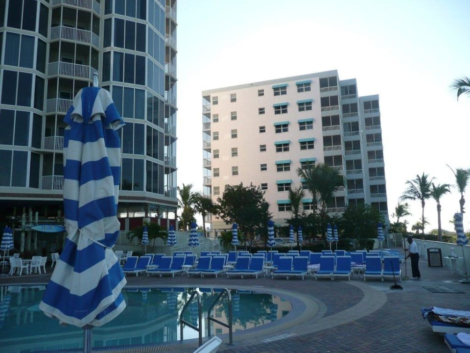 "Hotelansicht und Pool" Hotel Pink Shell Beach Resort (Fort Myers Beach ...