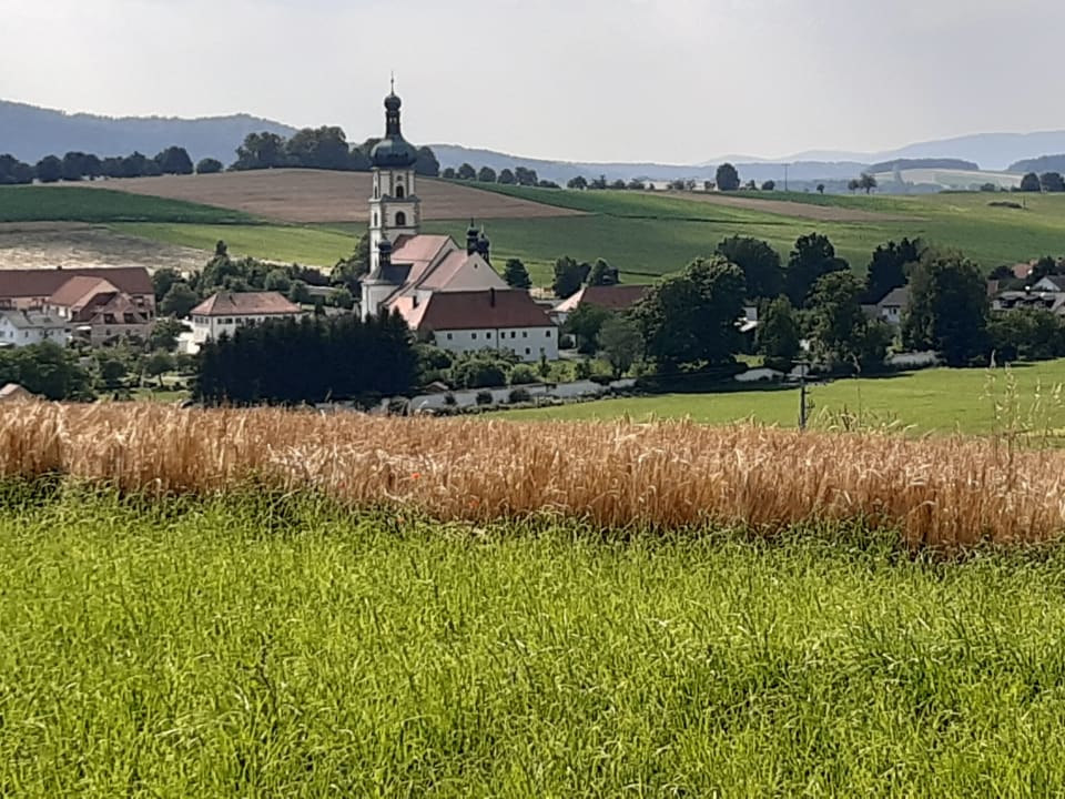 "schöner Ausblick auf Klos..." Donna Hotel Klosterhof (Neukirchen beim ...