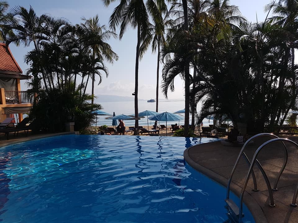 "Terrasse bei Bungalows" Pinnacle Samui Resort (Maenam) • HolidayCheck ...