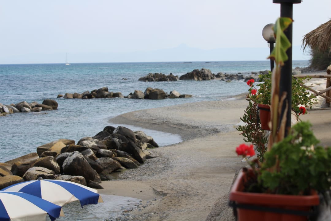 "Blick von der Strandbar a..." Hotel Club Torre Marino (Ricadi ...