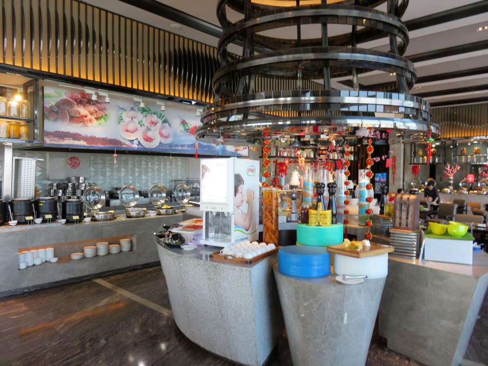 "Buffet Restaurant" Wanda Vista Yantai Hotel (Yantai) • HolidayCheck ...