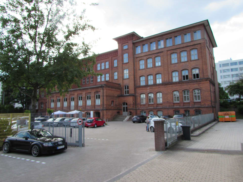 "Hotel von aussen" Hotel Volksschule (Hamburg) • HolidayCheck (Hamburg ...