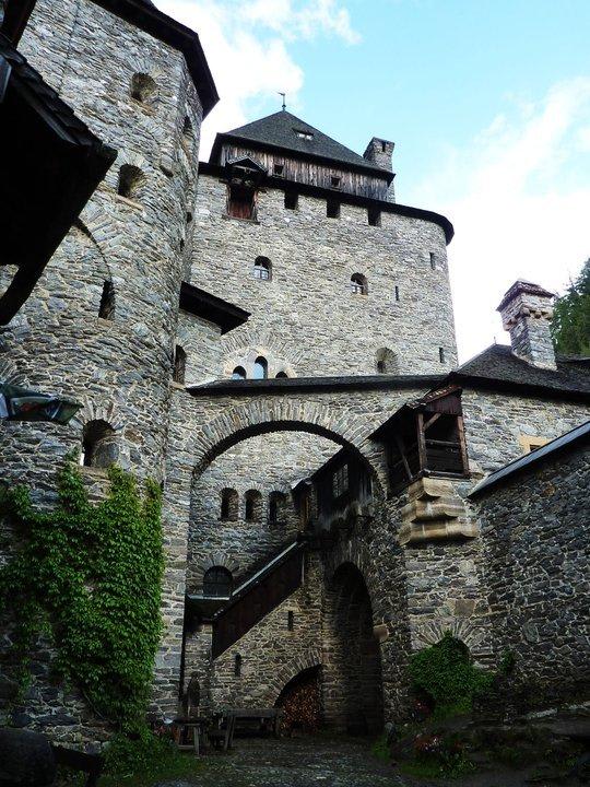 "Turm" Burg Finstergrün (Ramingstein) • HolidayCheck (Salzburger Land ...