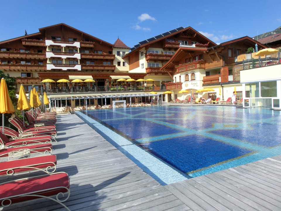 "Der große Außen-Pool im E..." Alpenpark Resort (Seefeld in Tirol ...