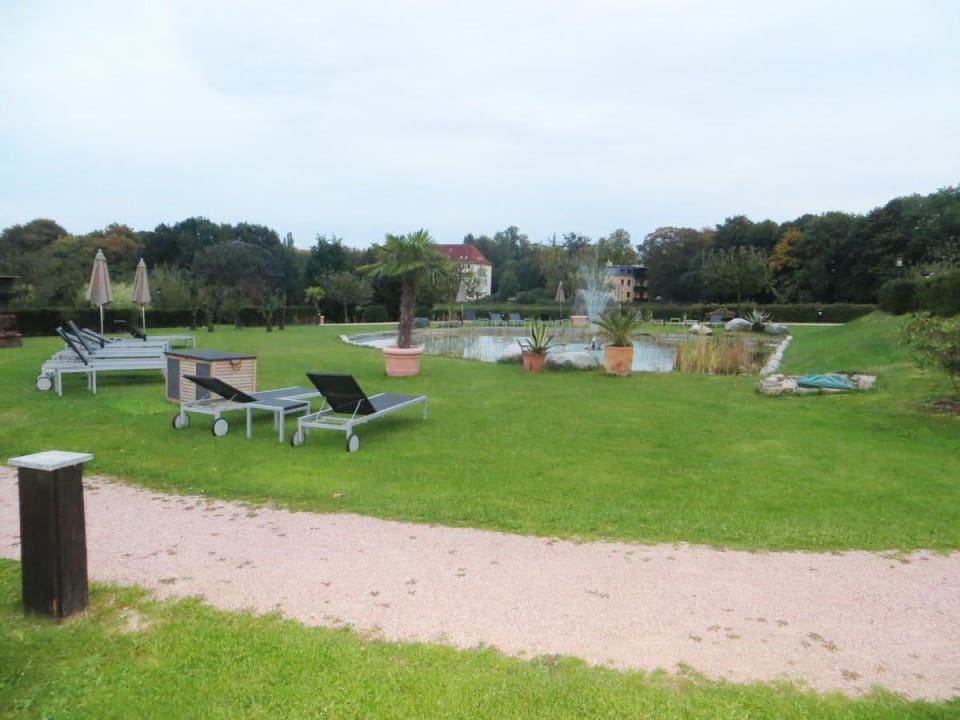 "Liegewiese mit Teich" Romantik Hotel Schwanefeld & Spa (Meerane ...