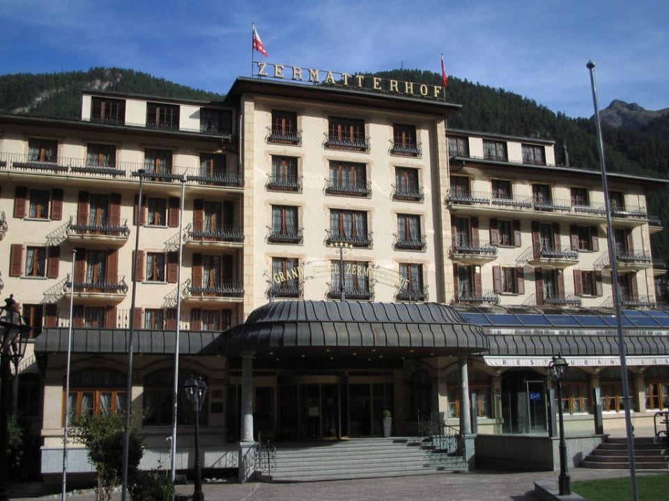 "Blick auf den Zermatterho..." Grand Hotel Zermatterhof (Zermatt ...