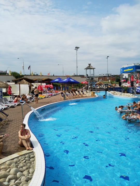 "Pool mit Bar " Aquapalace Hotel Prague (Cestlice) • HolidayCheck ...