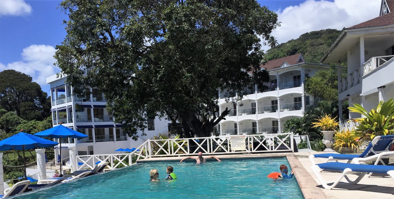 "Außenansicht" Hotel Bacolet Beach Club (Scarborough) • HolidayCheck ...