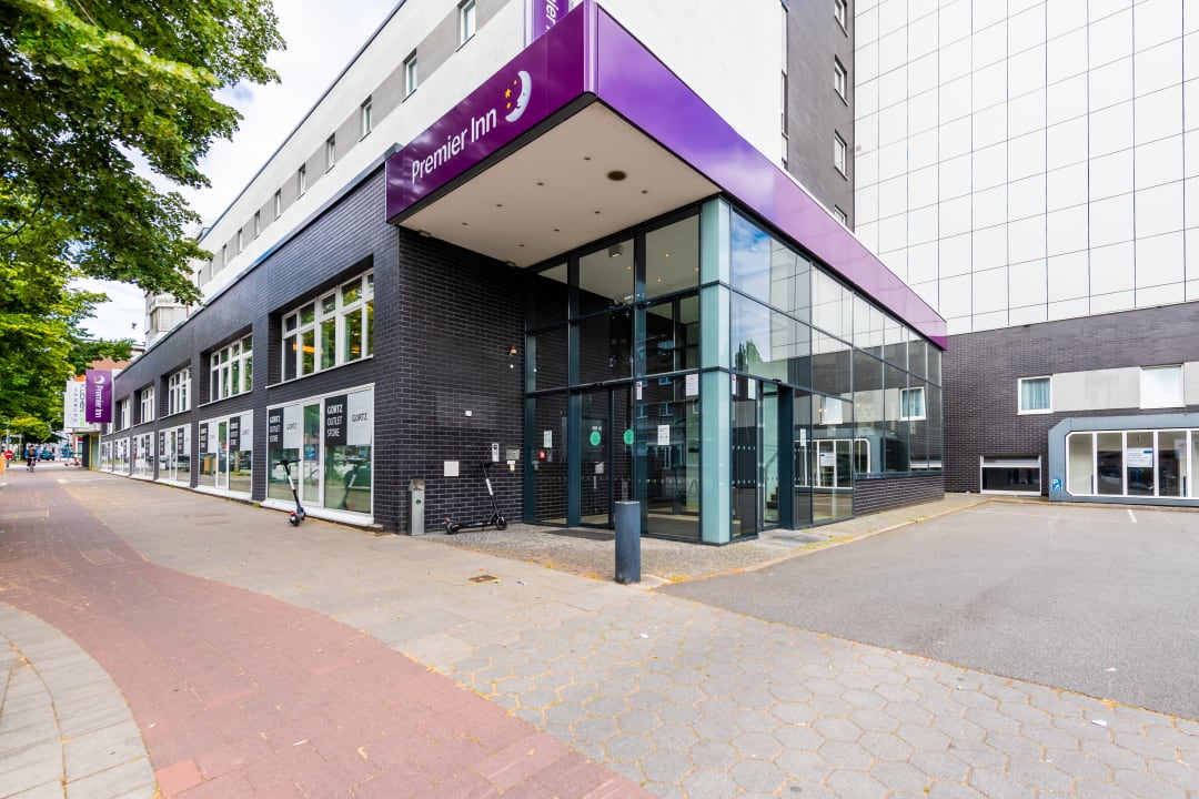 "Lobby" Premier Inn Hamburg City Alster (Hamburg) • HolidayCheck ...