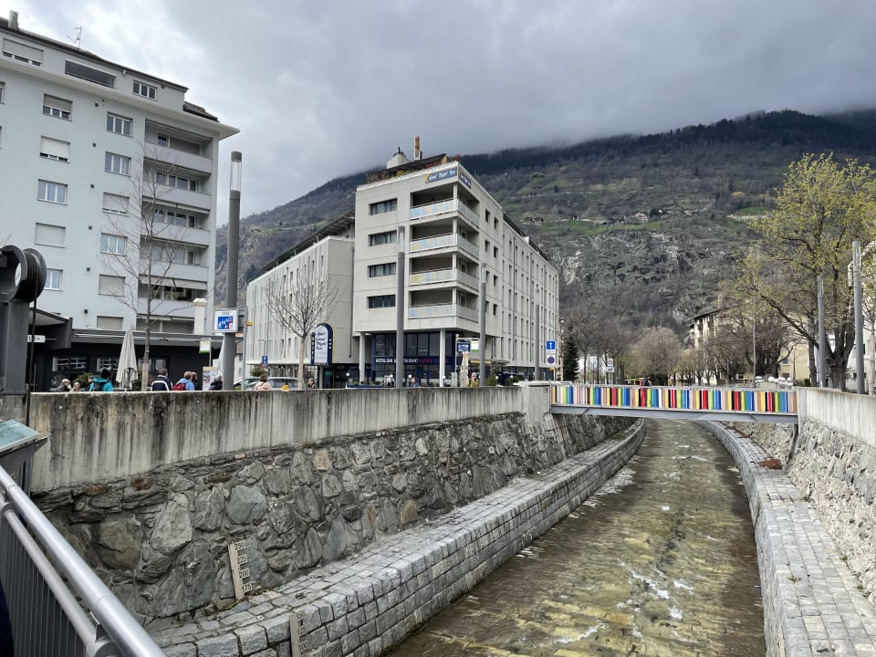 "Ansicht mit Blick zum Ein..." Hotel Good Night Inn (Brig ...