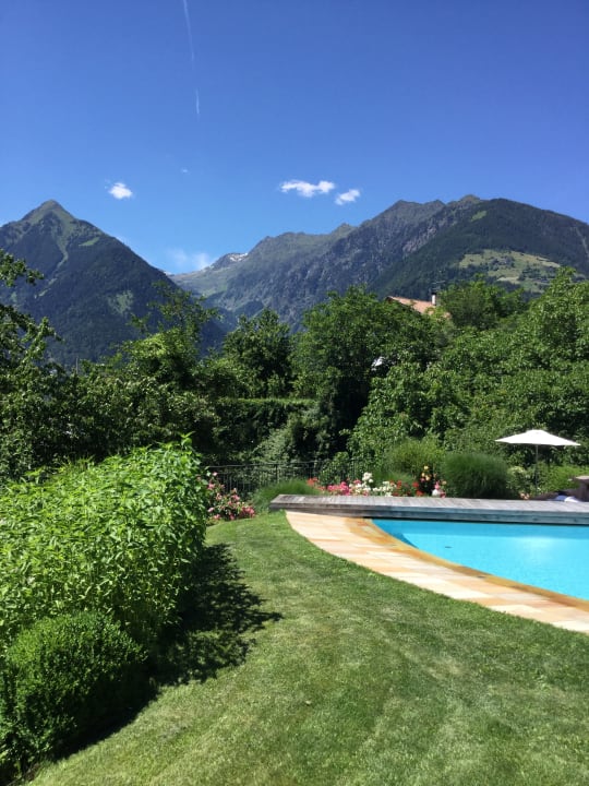 "Pool" Baumgartner's Blumenhotel (Scena / Schenna) • HolidayCheck ...