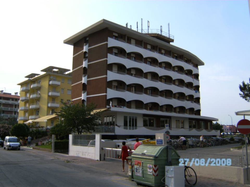 "Aussenansicht " Hotel Ambassador (Caorle) • HolidayCheck (Venetien ...